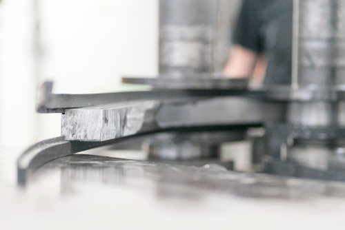 Aluminium profielen buigen met vloeibaar metaal